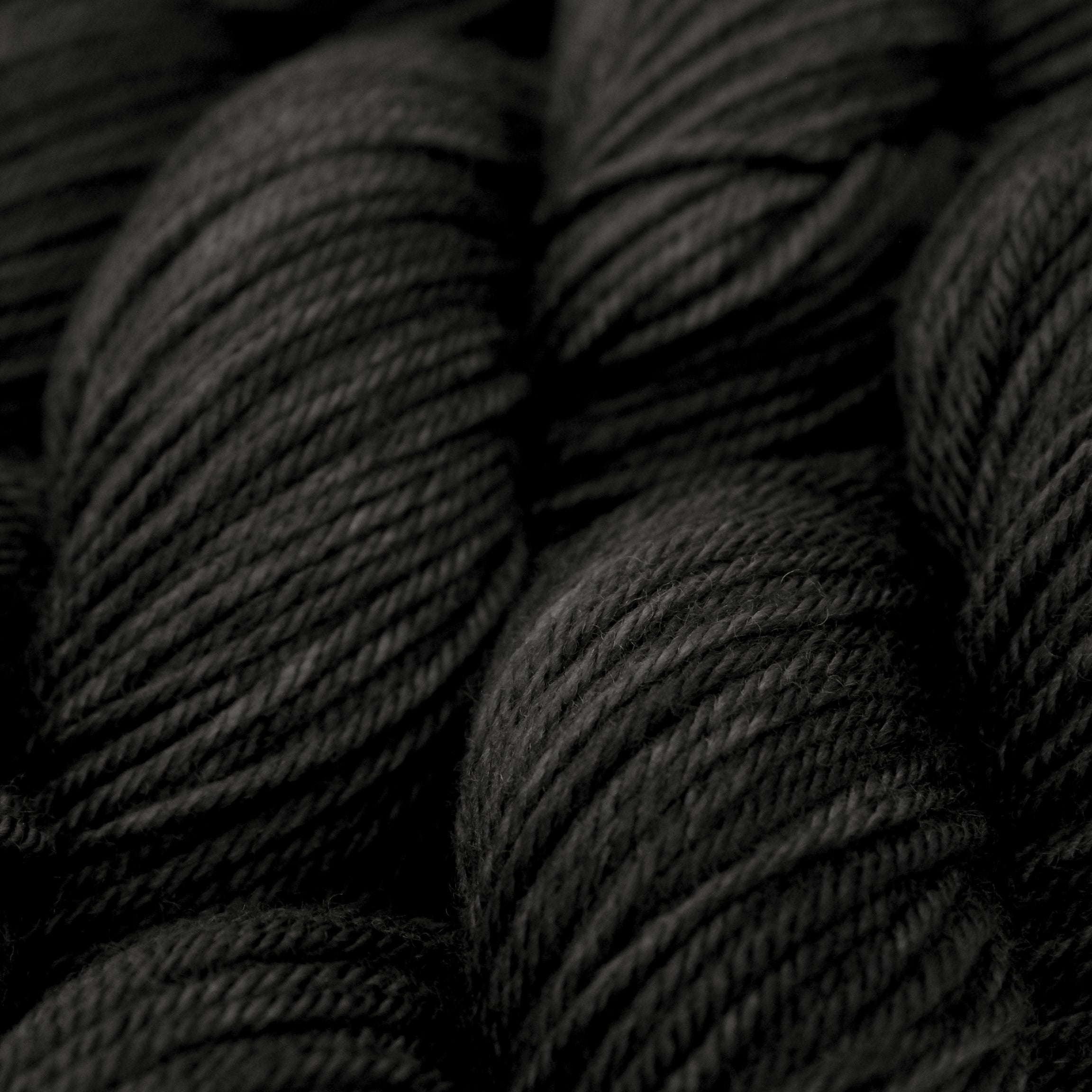 Charcoal - Hand dyed 100% Merino yarn – Skein Machine